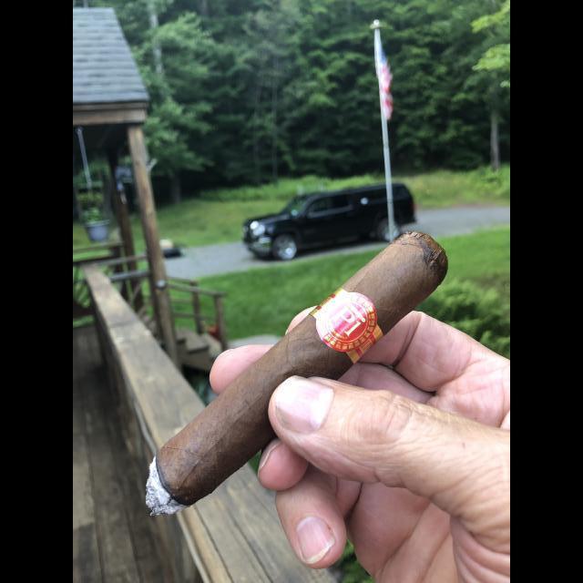 Cusano - Mike's Cigars Brand
