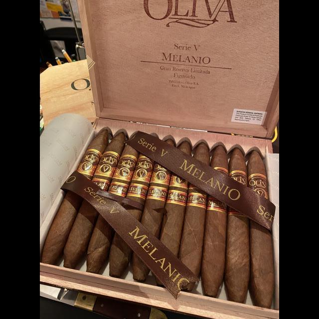 Oliva Serie V Melanio - Mike's Cigars Brand Line